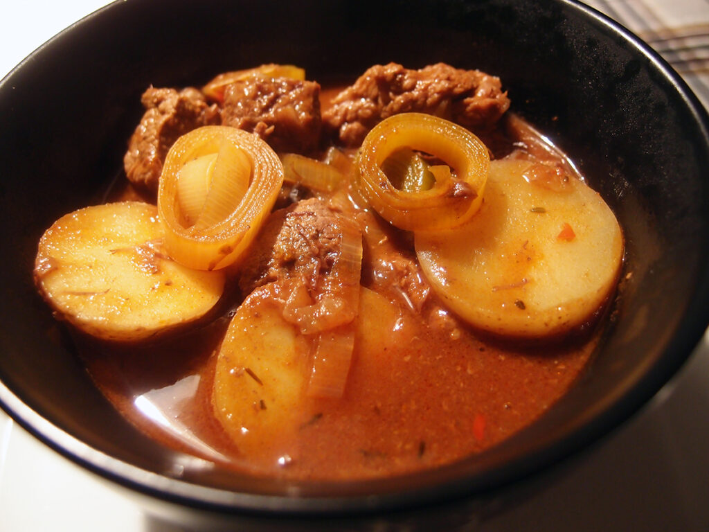 Gullasch - ungarsk kødsuppe - Piskeriset på Eventyr