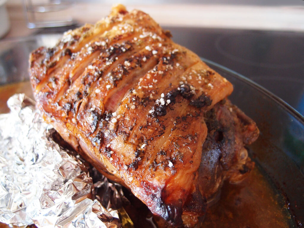 Langtidsstegt lammekød med salvieolie - Piskeriset på Eventyr