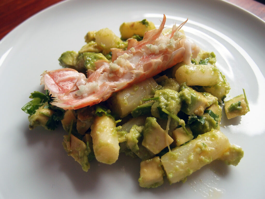 Jomfruhummer med hvide asparges og avokado - Piskeriset på Eventyr