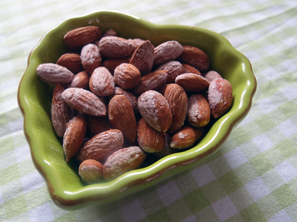 Hjemmelavede røgede mandler - Piskeriset på Eventyr