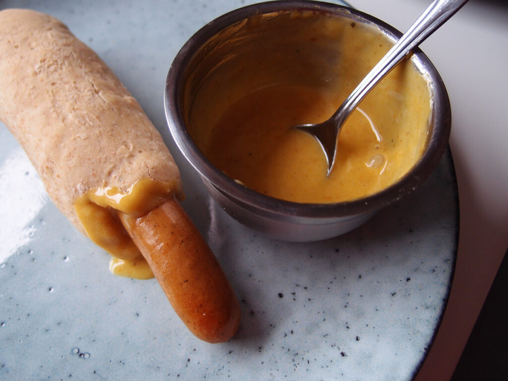 Hjemmelavet fransk hotdog dressing - Piskeriset på Eventyr