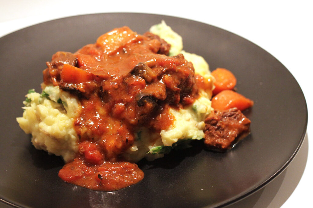 Langtidssimret oksebryst med rodfrugter - Piskeriset på Eventyr